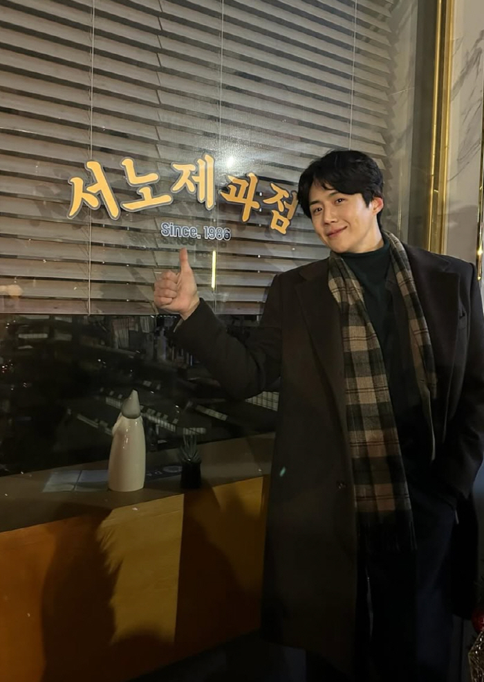 Kim Sun-ho, dimple smile that Geummyeong fell in love with..Behind-the ...