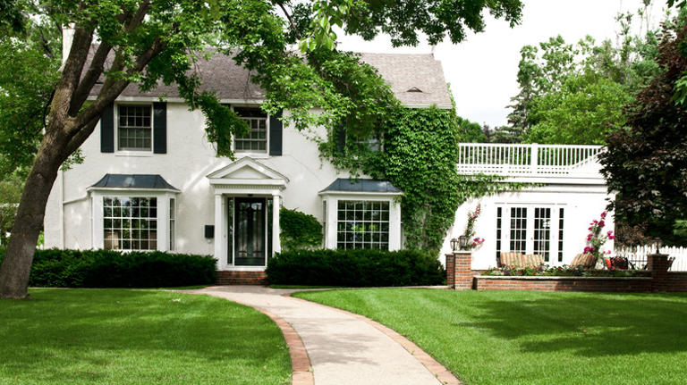 What Are Colonial-Style Homes? Discover What Makes The Design So Charming