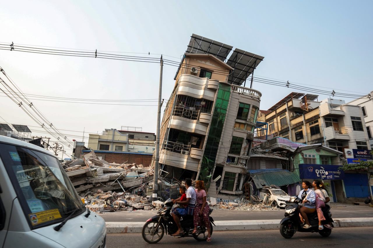 Myanmar Earthquake Death Toll Passes 2,000 as Rescuers Race to Find ...