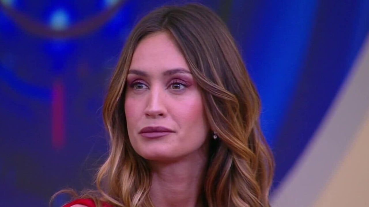 Grande Fratello, Helena ha un crollo e le risponde Javier: “Ti prometto ...