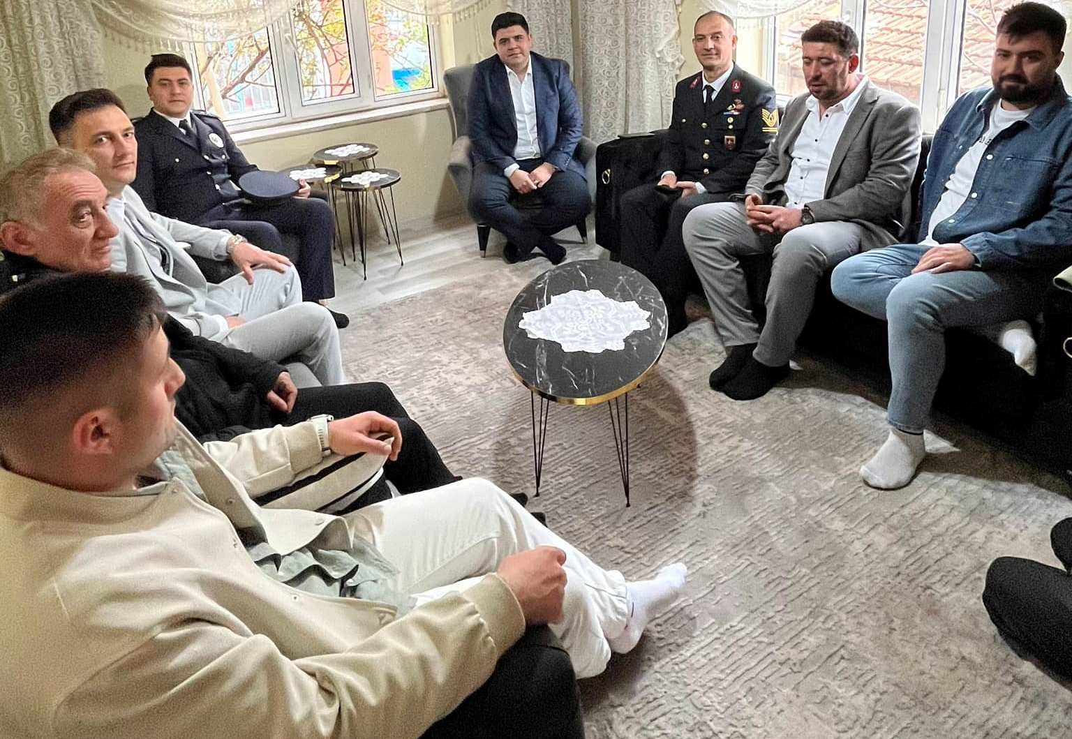 Emet Kaymakamı Seyman’dan şehit ailesine bayram ziyareti