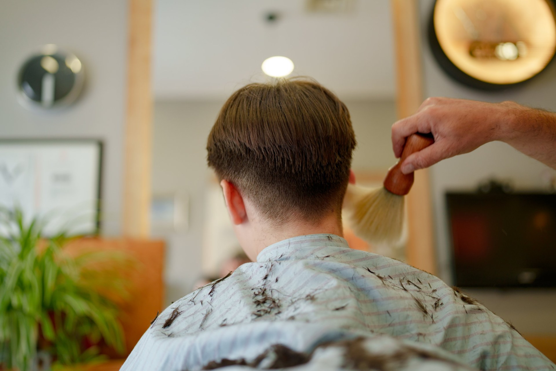 'Turkish' barber shops raided over fears of money laundering for drugs