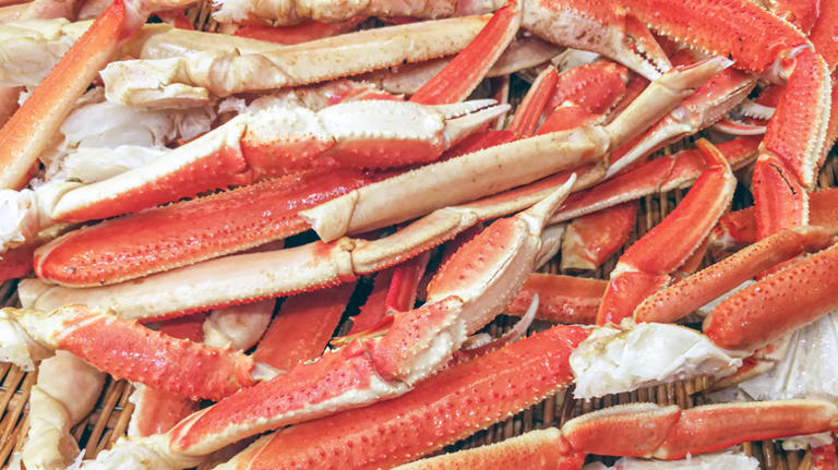 The Viral Trick For Getting Crab Leg Meat Out Of The Shell In One Tap