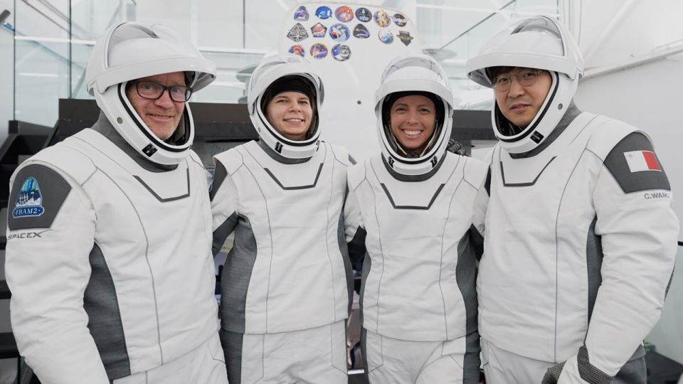 SpaceX is set to launch 4 people on a first-of-its-kind mission around ...