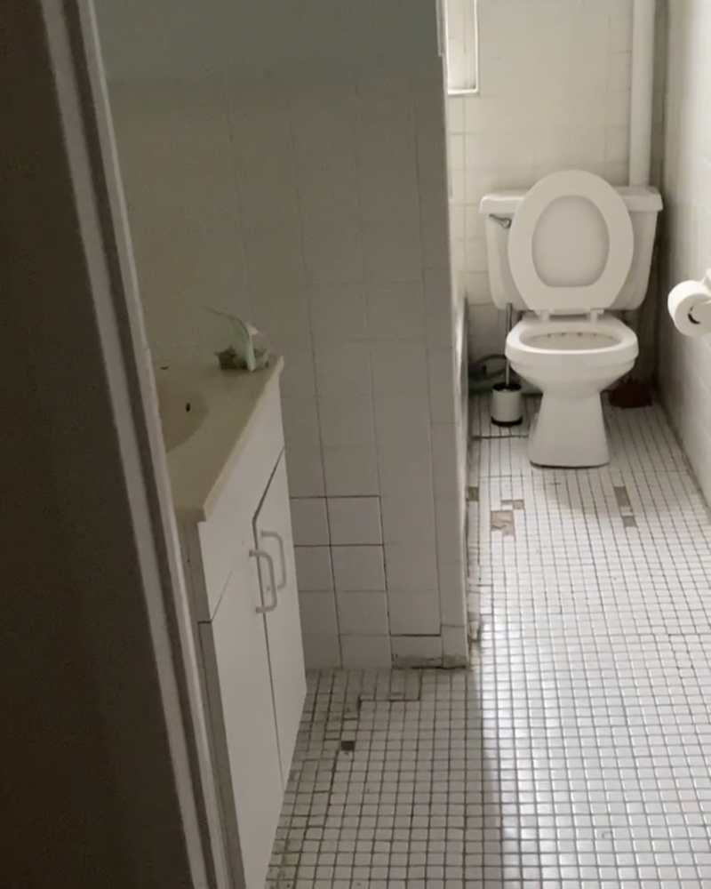 This 1918 NYC Apartment Bathroom Goes from "Crumbly Mess" to Colorful Charm