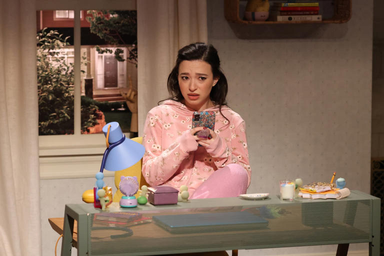 Watch Mikey Madison's SNL Monologue & Sketches from March 29, 2025 Watch Mikey Madison's SNL Monologue & Sketches from March 29, 2025