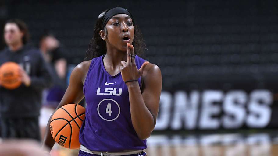 LSU's Flau'jae Johnson blocks 6-foot-7 UCLA star Lauren Betts in Elite 8