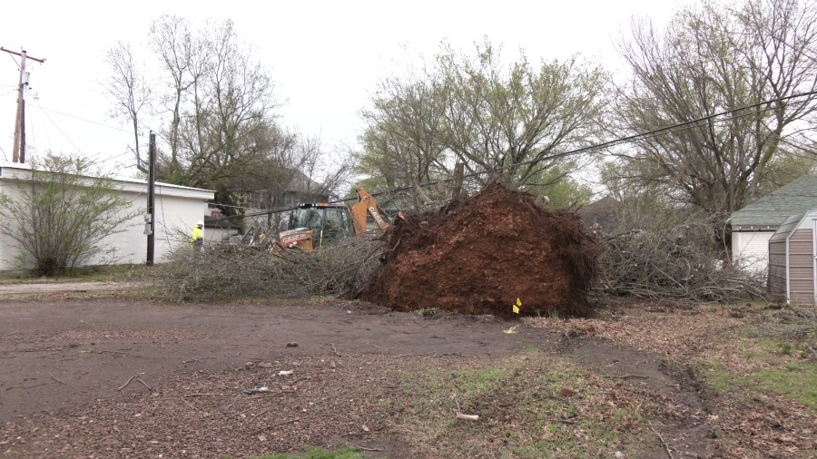 Baxter Springs begins cleanup after severe storm damage