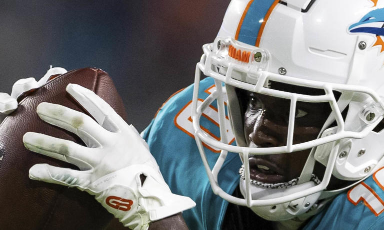 Tyreek Hill sparks major fan meltdown with cryptic post amid trade rumors