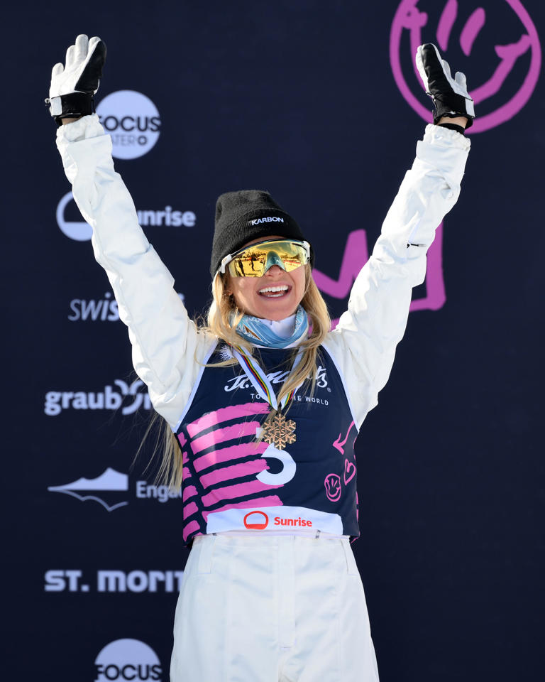 Champ's priceless three-way shoey as Aussies star at worlds