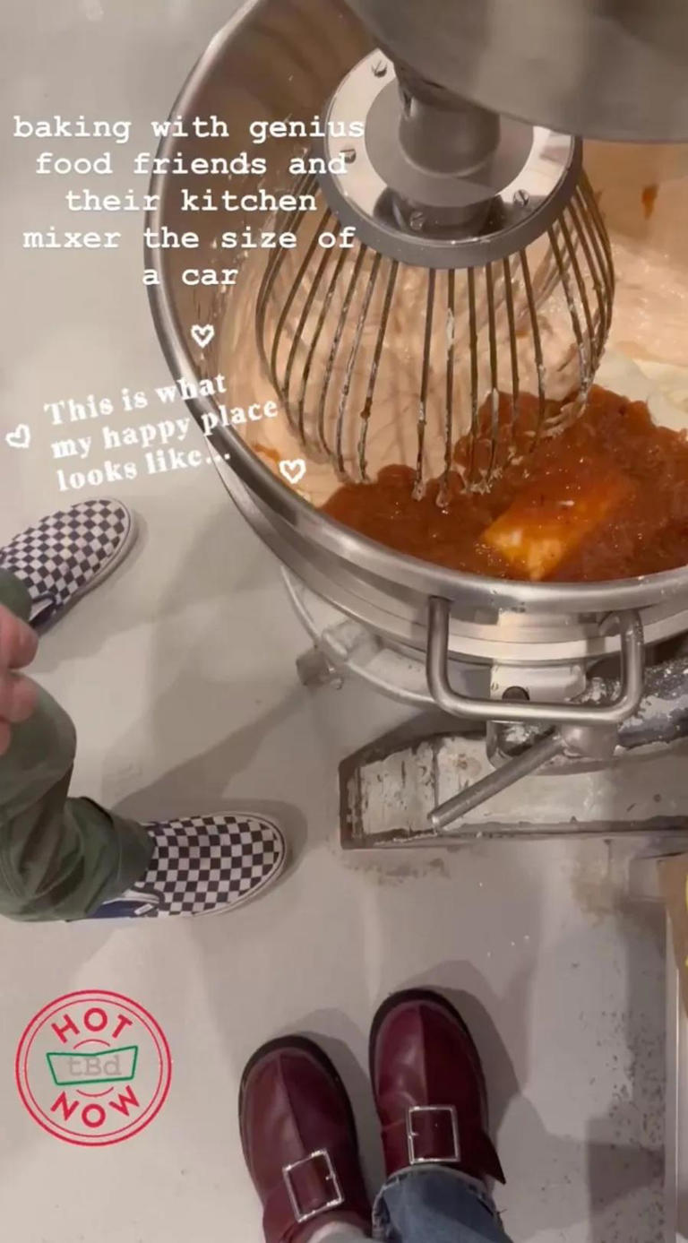 While The Lawyers Battle It Out, Blake Lively’s In The Kitchen With Her ...