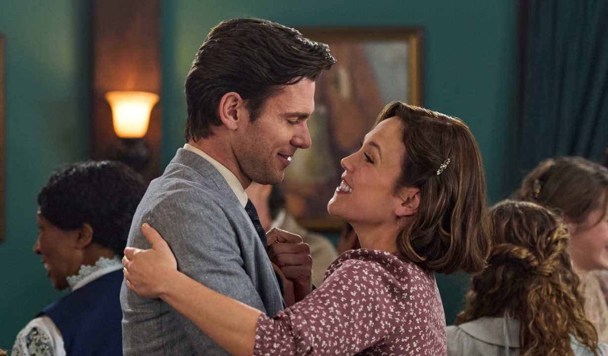 When Calls the Heart Is Back! Get First Look at the New Season