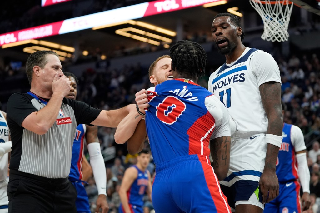 Donte DiVincenzo in middle of ugly Timberwolves-Pistons brawl that ...