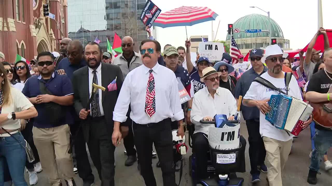 Thousands march in Dallas to call for immigration reform