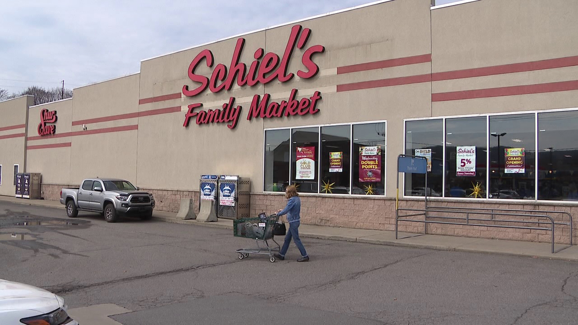 Schiel's Family Market hosts grand opening celebration in Dunmore
