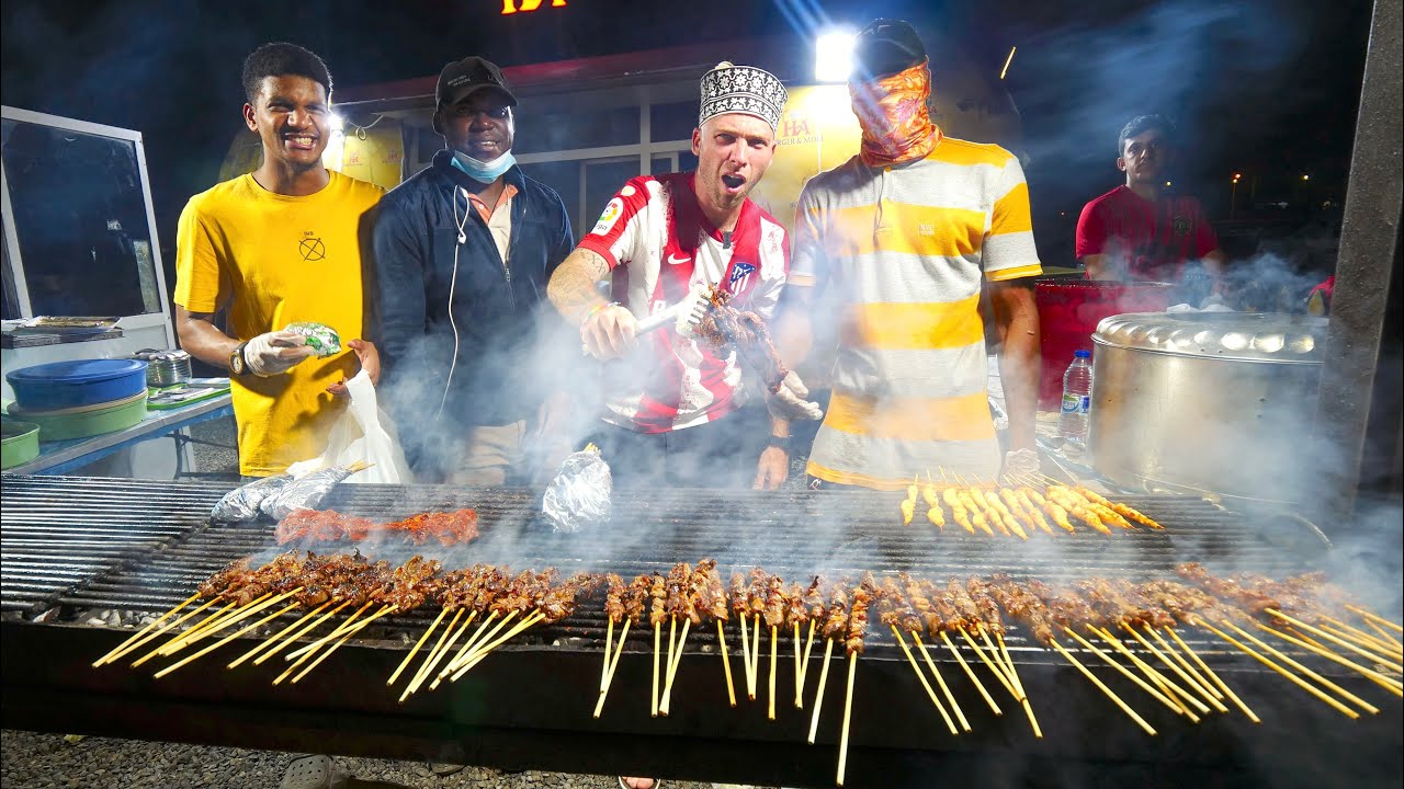 Nighttime Omani Street Food In Muscat!! Mishkak, Omani Burgers & Lamb ...