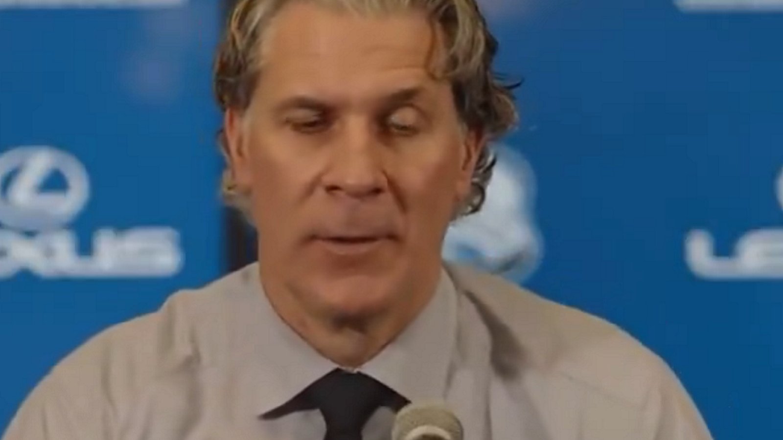 Jared Bednar walks off after calling out NHL referees.