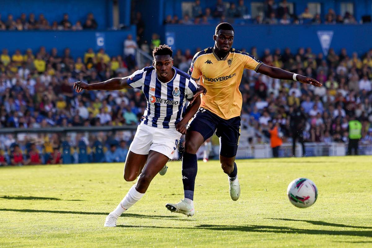 FC Porto vence Estoril Praia por 2-1