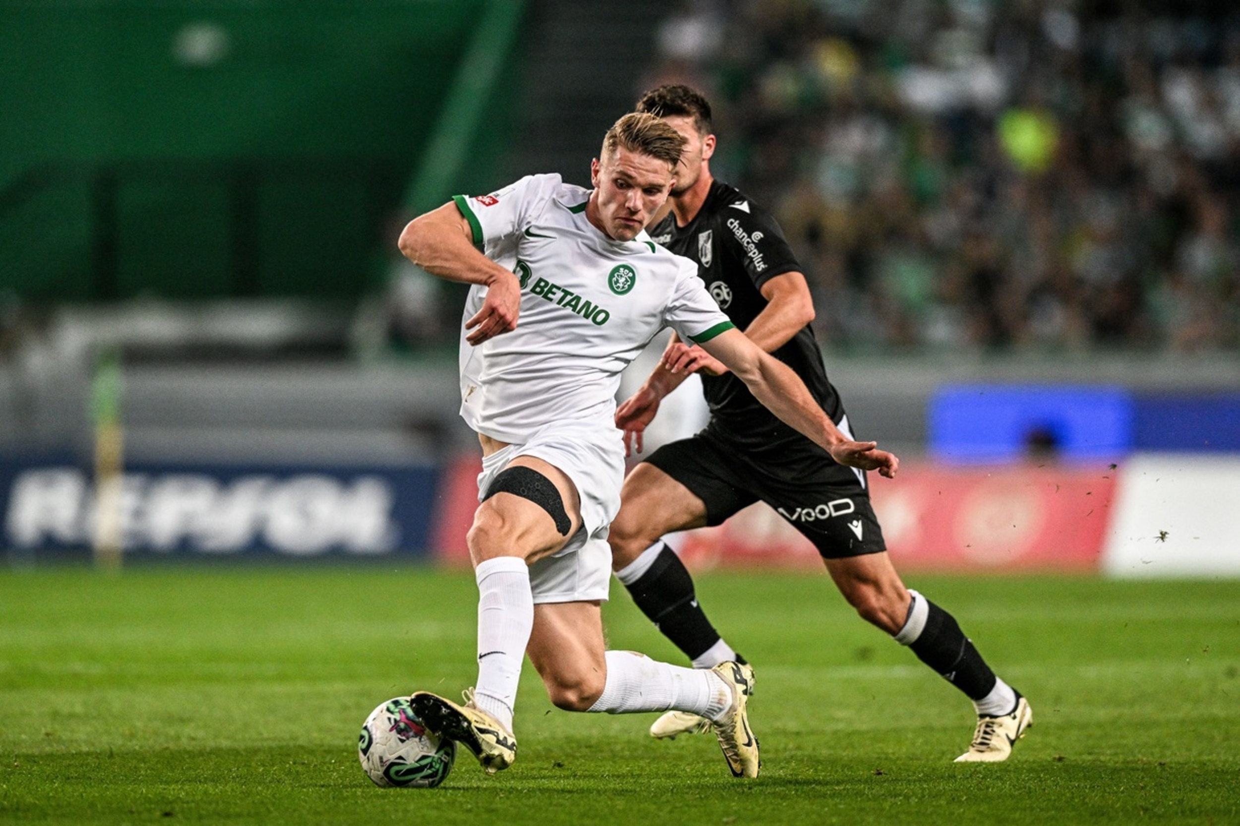 Arsenal freeze interest in Sporting striker target