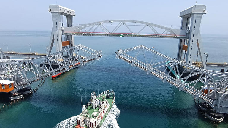 New Pamban Bridge: Successful Rehearsal Conducted For Lift Span Opening ...