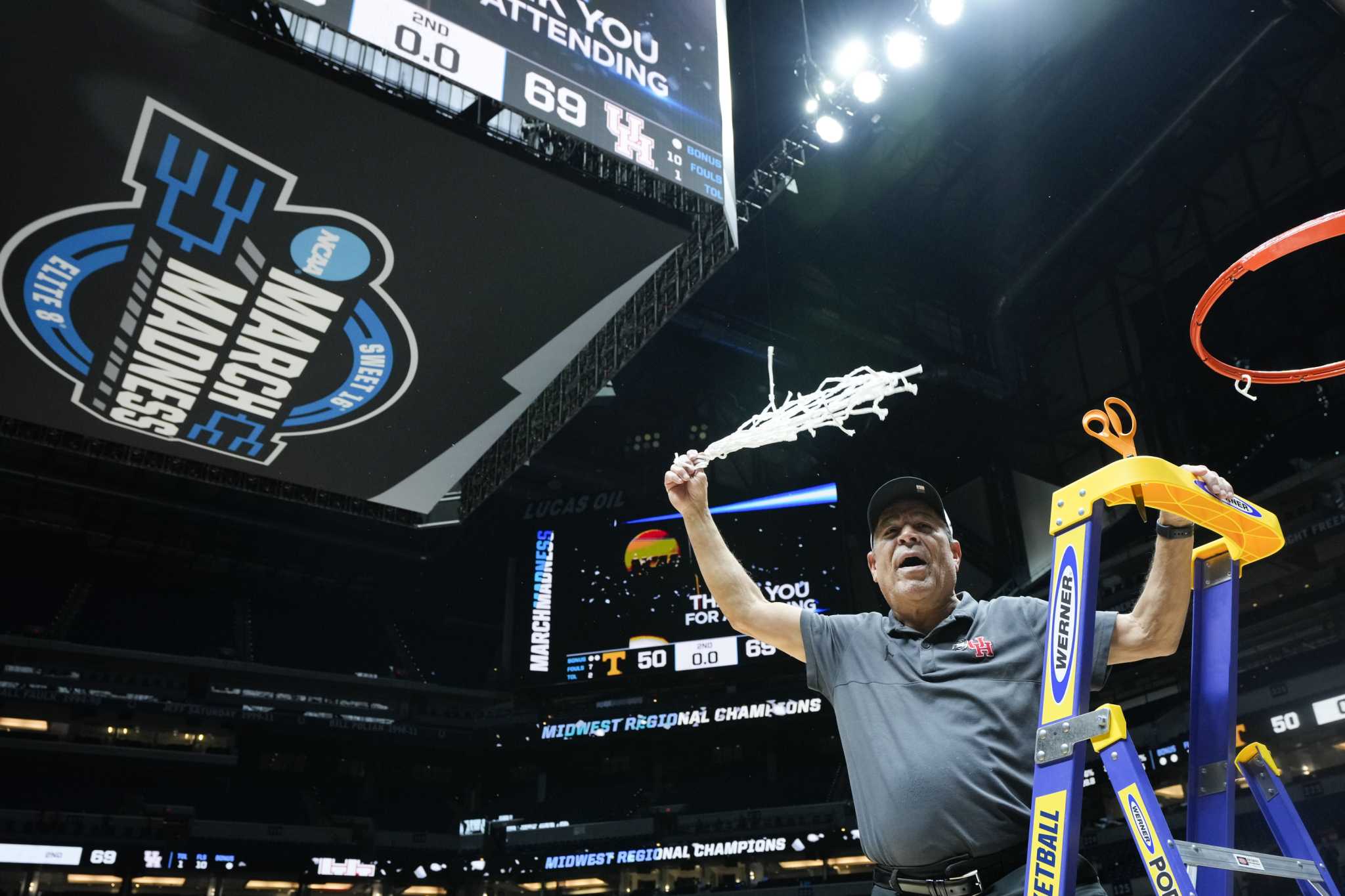 Gregg Popovich's message to Kelvin Sampson after UH reached Final Four ...