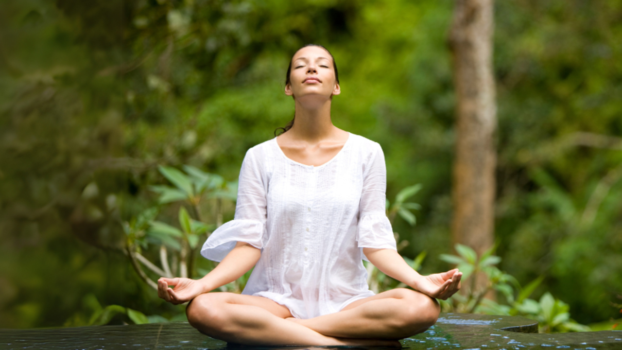 Yoga Asanas That Can Help You Get Rid Of That 'Awkward' Neck Hump