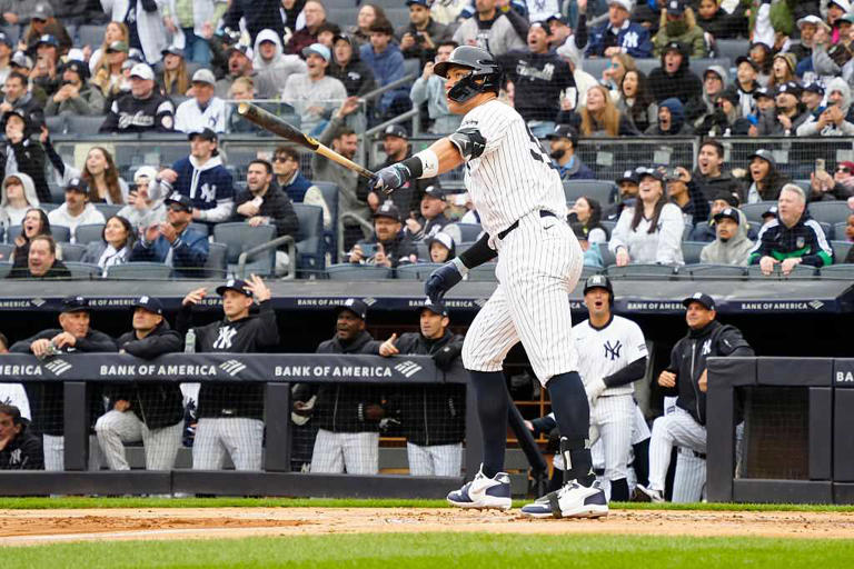 Yankees hit four more home runs to sweep Brewers