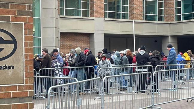 Elon Musk holds Town Hall event in downtown Green Bay Sunday supporting ...