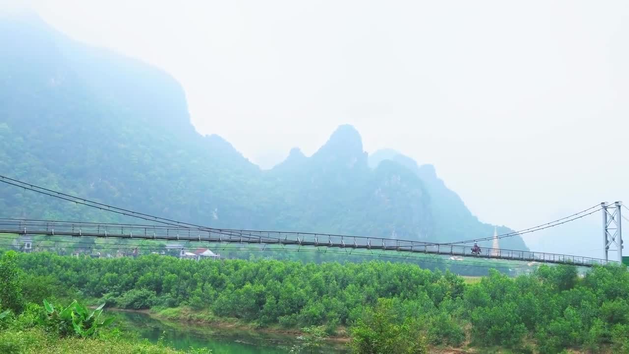 La jungle de Phong Nha : une visite à vol d'oiseau des paysages primitifs