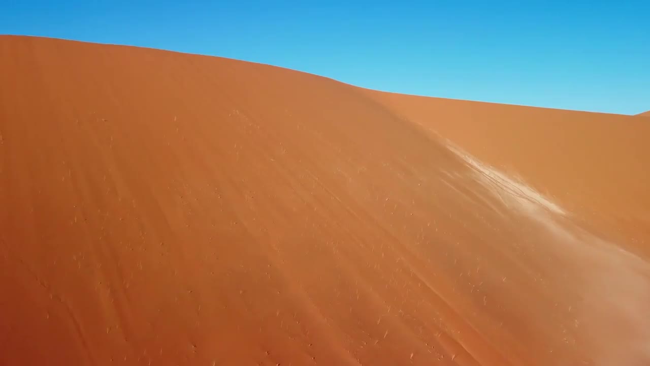 Les sables rouges de Namibie capturés : une aventure en drone à Sossusvlei