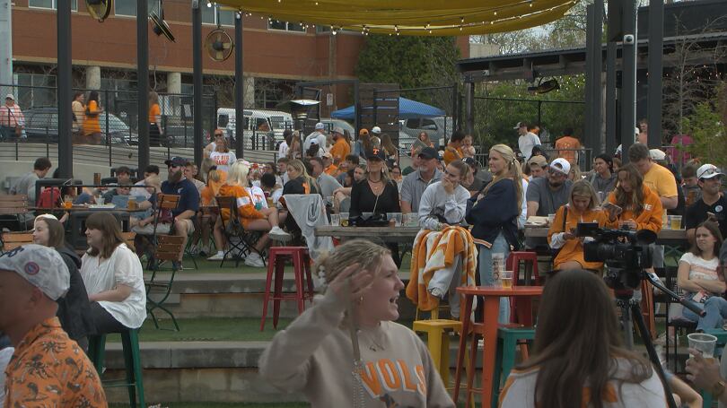 ‘Didn’t end how I wanted it to end’ | Vols fans sad to see basketball ...