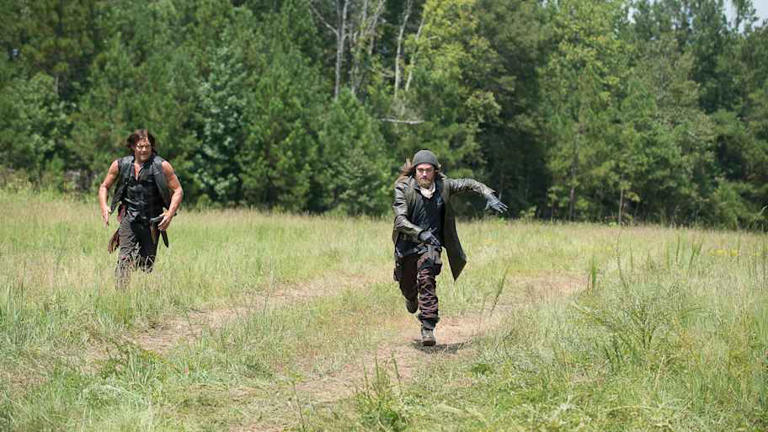 Who plays Jesus in The Walking Dead series?