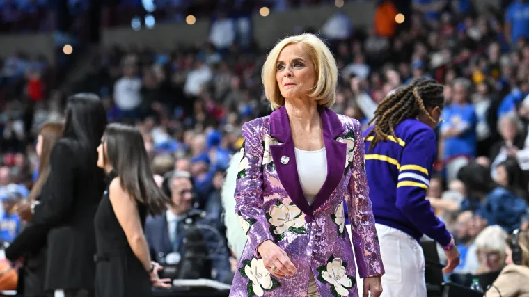 Kim Mulkey and Aneesah Morrow share emotional moment after her final ...