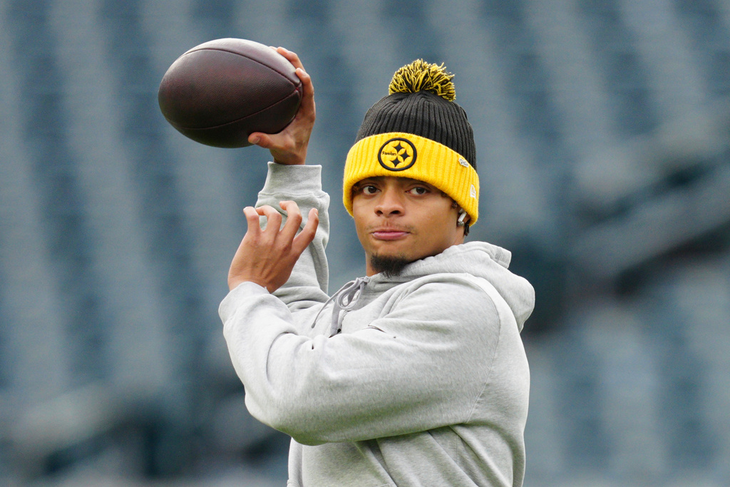 Jets GM says Fields is the starting QB and 'we believe in Justin'