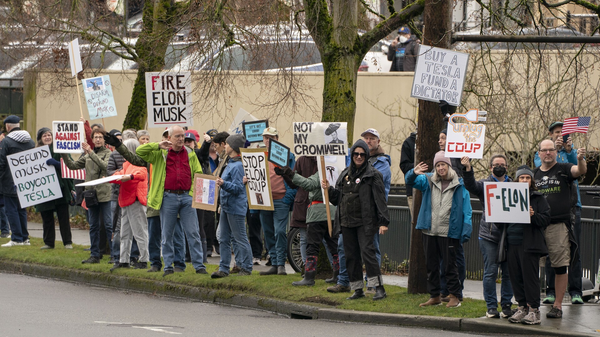 Tesla rally turns violent during worldwide 'takedown’ protests