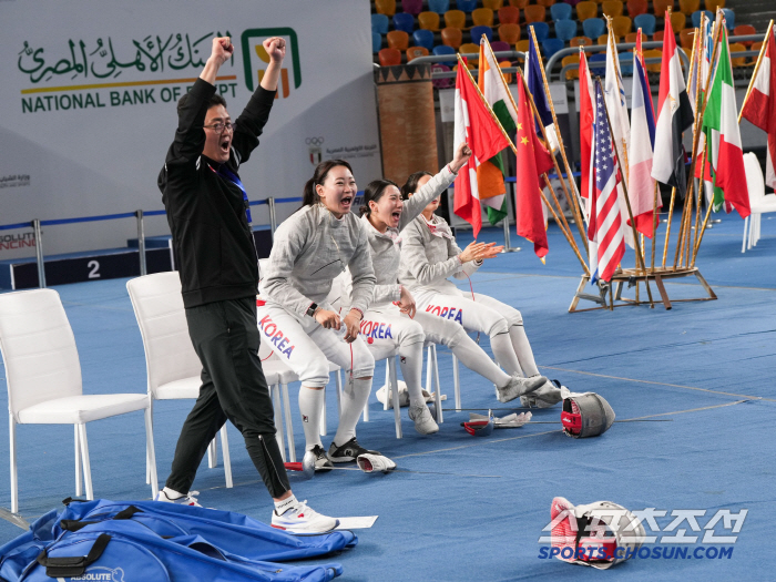 Fencing Spring Day Continues 女 Sabres Team X Sabres Ha Ha-sol Side by ...