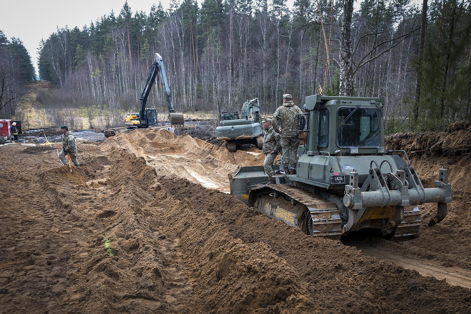Missing U.S. soldiers' vehicle submerged more than 16 feet in peat bog ...