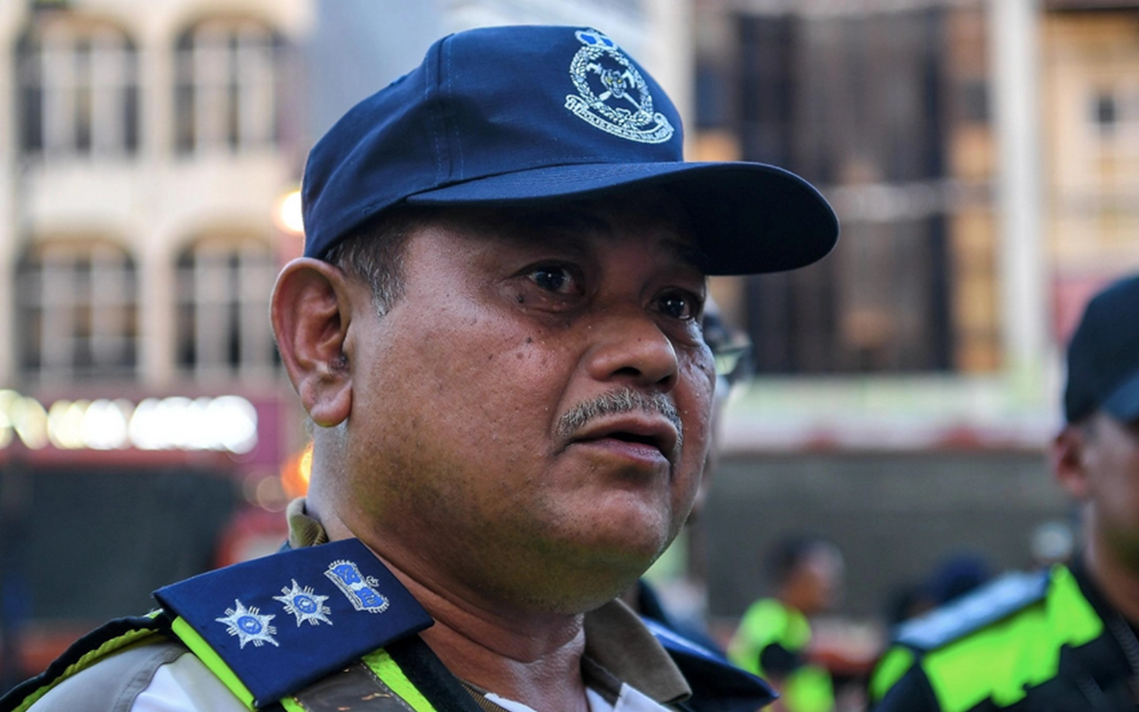 Man who punched woman driver released on police bail