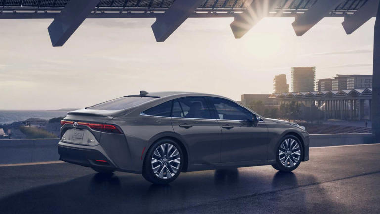 Toyota Ditches The Pricey Mirai Limited For 2025, Keeps The XLE Model