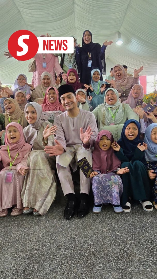 Thousands attend Johor MB's Hari Raya open house