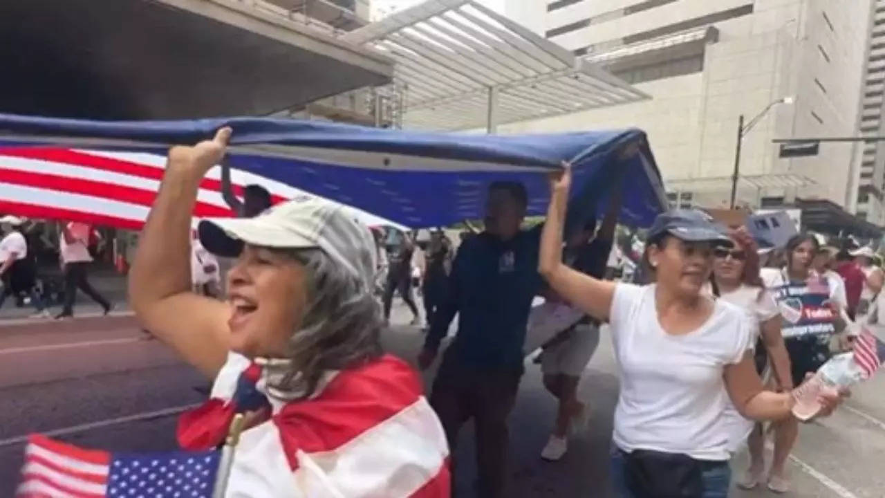 ‘Mega March’: Thousands fill Dallas streets for ending Trump ...