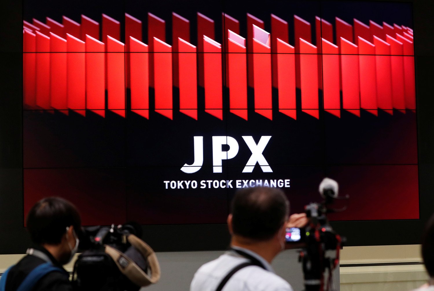 El Nikkei vuela un 6% y supera por primera vez los 63.000 puntos ...