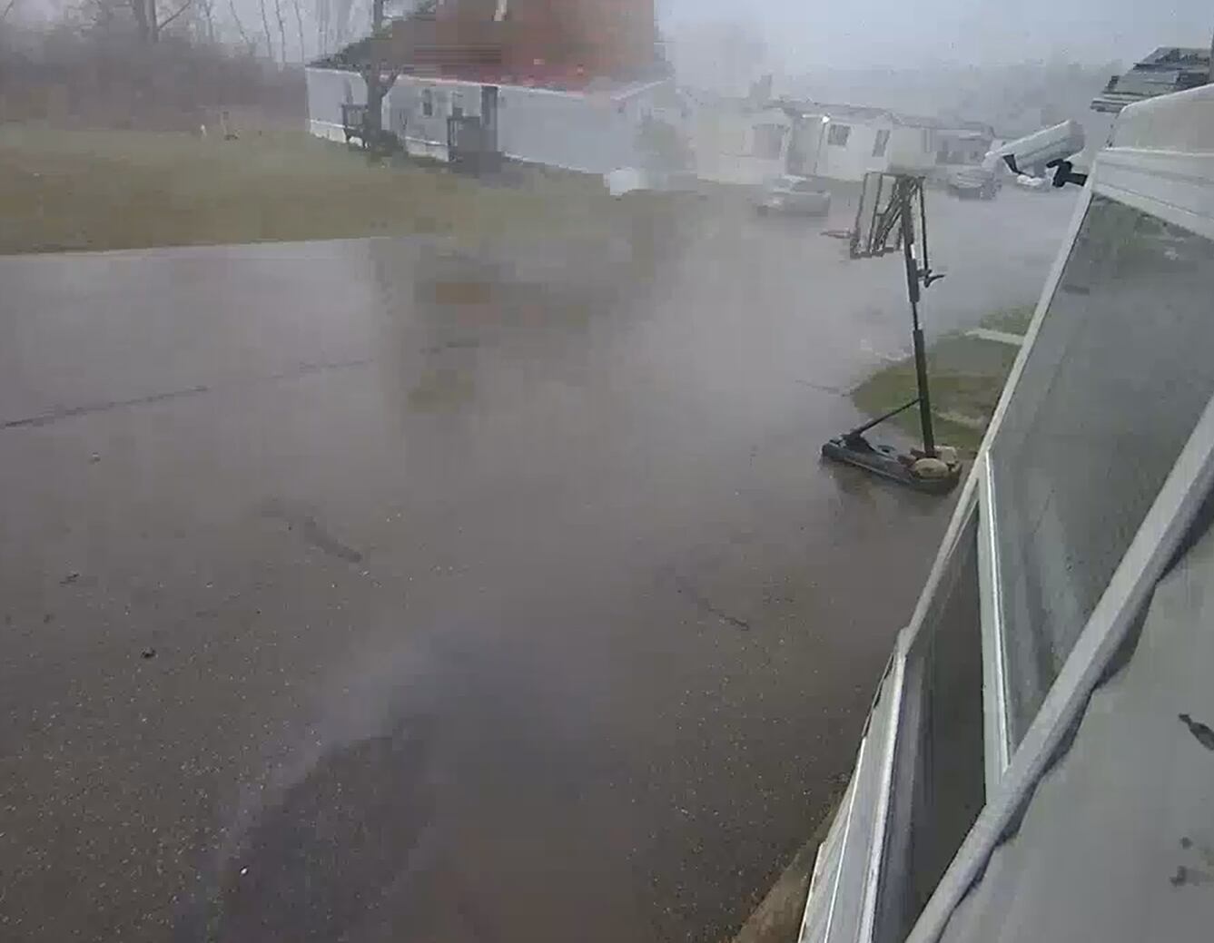 WATCH: Mobile home’s roof gets ripped off from severe storms