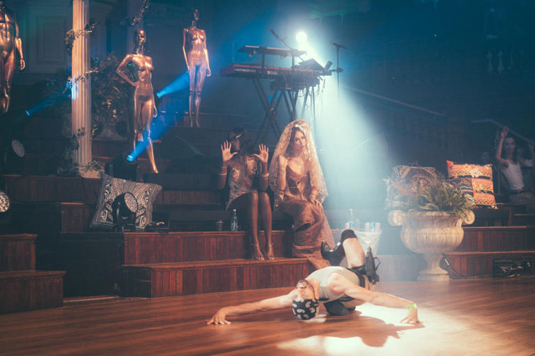 M4: 14 striking photos as the A432 Badminton Road bridge near Bristol ...