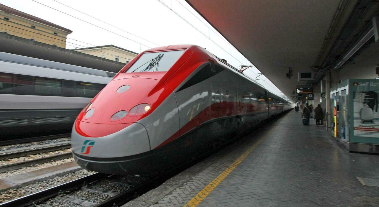 Alta Velocità Roma-Napoli, guasto tecnico alla linea: treni in ritardo ... Alta Velocità Roma-Napoli, guasto tecnico alla linea: treni in ritardo ...