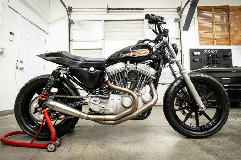 Harley-Davidson Sportster: la trasformazione XR750 style, una custom ...