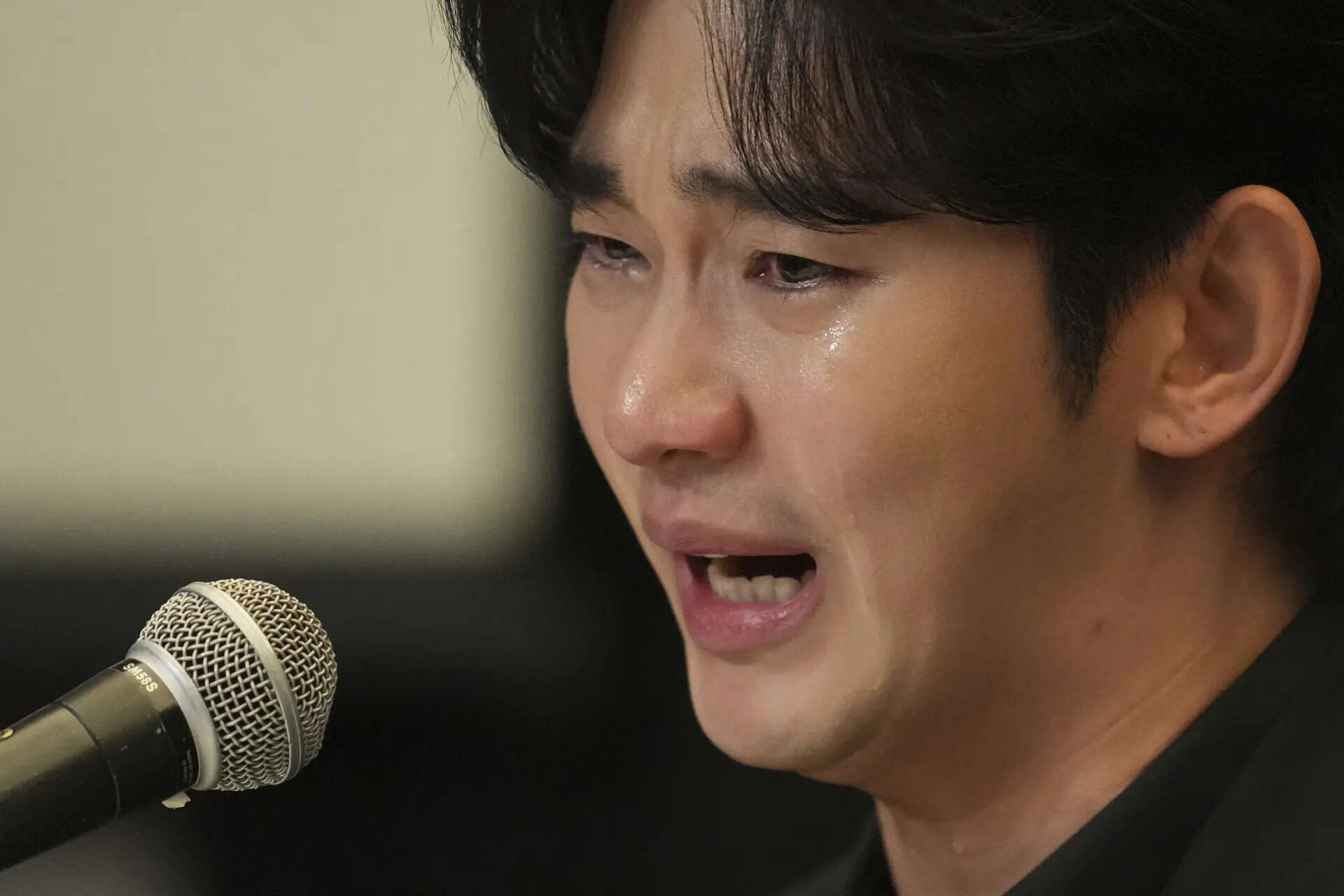 South Korean star Kim Soo-hyun breaks down while denying allegations ...