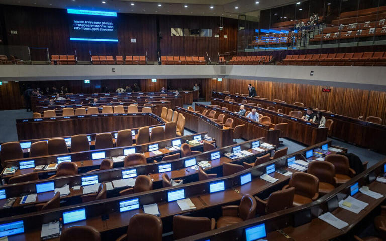 Coalition packs legislative agenda with bills in attempt to delay vote ...