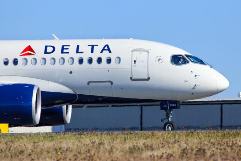 Delta employees to get over four weeks of extra pay
