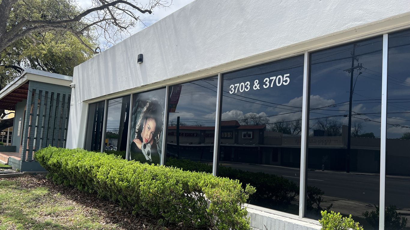 Selena remembered at her former San Antonio boutique